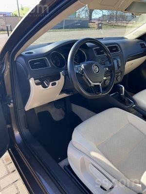 Brūns Volkswagen Jetta 2015 Rīga, ar dzinēja tilpumu 2.00 L un nobraukumu 201 tūkst. km par 7500 €, foto 7 vietnē AUTOMOTO.COM.LV