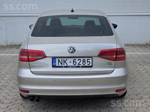 Brown Volkswagen Jetta 2015 in Riga, with an engine capacity of 1.40 L and mileage of 235 thousand km for 4850 €, photo 7 on AUTOMOTO.COM.LV