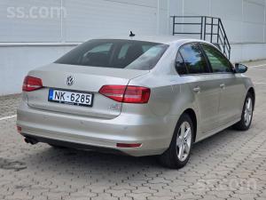 Brown Volkswagen Jetta 2015 in Riga, with an engine capacity of 1.40 L and mileage of 235 thousand km for 4850 €, photo 9 on AUTOMOTO.COM.LV