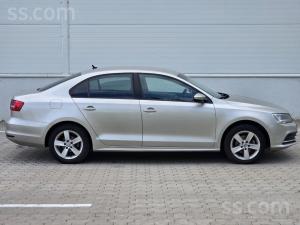 Brown Volkswagen Jetta 2015 in Riga, with an engine capacity of 1.40 L and mileage of 235 thousand km for 4850 €, photo 10 on AUTOMOTO.COM.LV