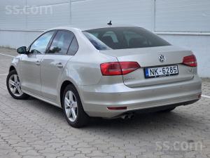 Brown Volkswagen Jetta 2015 in Riga, with an engine capacity of 1.40 L and mileage of 235 thousand km for 4850 €, photo 13 on AUTOMOTO.COM.LV