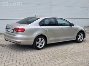 Brown Volkswagen Jetta 2015 in Riga, with an engine capacity of 1.40 L and mileage of 235 thousand km for 4850 €, photo 17 on AUTOMOTO.COM.LV