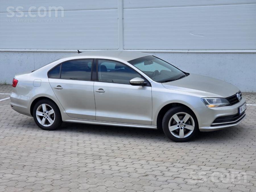 Brown Volkswagen Jetta 2015 in Riga, with an engine capacity of 1.40 L and mileage of 235 thousand km for 4850 €, photo 19 on AUTOMOTO.COM.LV