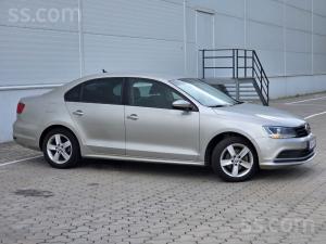 Brown Volkswagen Jetta 2015 in Riga, with an engine capacity of 1.40 L and mileage of 235 thousand km for 4850 €, photo 21 on AUTOMOTO.COM.LV