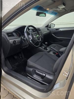 Brown Volkswagen Jetta 2015 in Riga, with an engine capacity of 1.40 L and mileage of 235 thousand km for 4850 €, photo 23 on AUTOMOTO.COM.LV