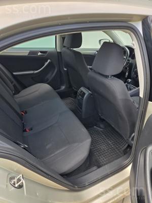 Brown Volkswagen Jetta 2015 in Riga, with an engine capacity of 1.40 L and mileage of 235 thousand km for 4850 €, photo 26 on AUTOMOTO.COM.LV
