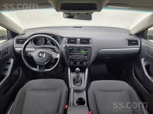 Brown Volkswagen Jetta 2015 in Riga, with an engine capacity of 1.40 L and mileage of 235 thousand km for 4850 €, photo 27 on AUTOMOTO.COM.LV