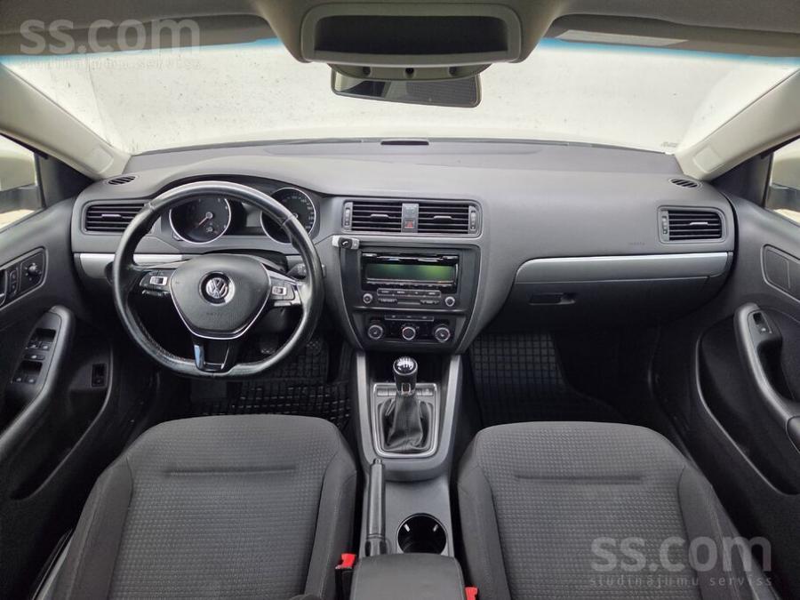Brown Volkswagen Jetta 2015 in Riga, with an engine capacity of 1.40 L and mileage of 235 thousand km for 4850 €, photo 27 on AUTOMOTO.COM.LV