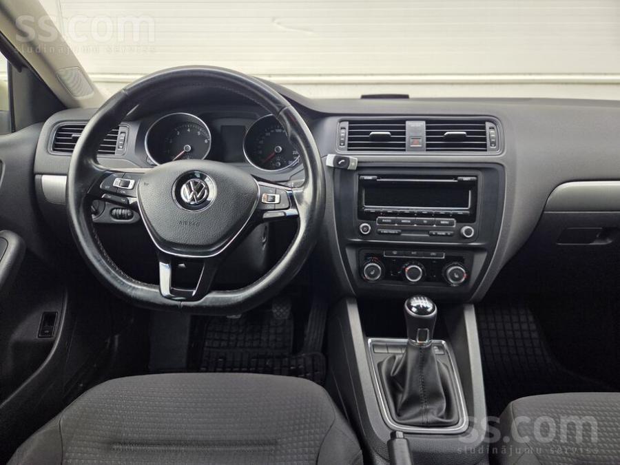 Brown Volkswagen Jetta 2015 in Riga, with an engine capacity of 1.40 L and mileage of 235 thousand km for 4850 €, photo 28 on AUTOMOTO.COM.LV