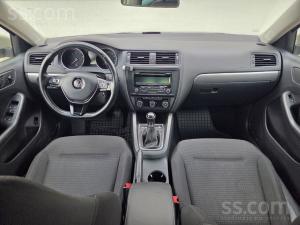 Brown Volkswagen Jetta 2015 in Riga, with an engine capacity of 1.40 L and mileage of 235 thousand km for 4850 €, photo 29 on AUTOMOTO.COM.LV