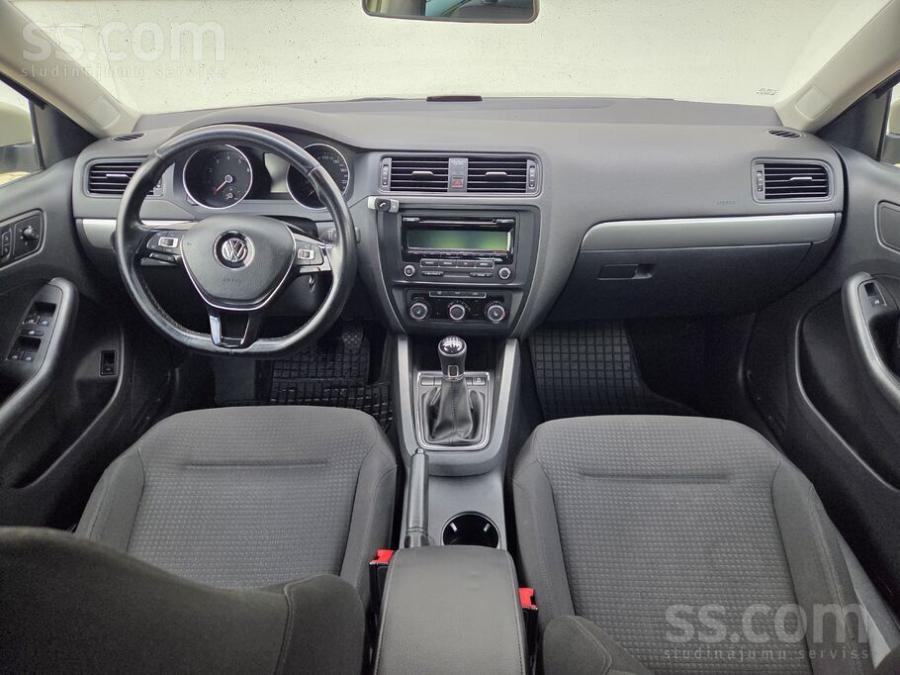 Brown Volkswagen Jetta 2015 in Riga, with an engine capacity of 1.40 L and mileage of 235 thousand km for 4850 €, photo 29 on AUTOMOTO.COM.LV