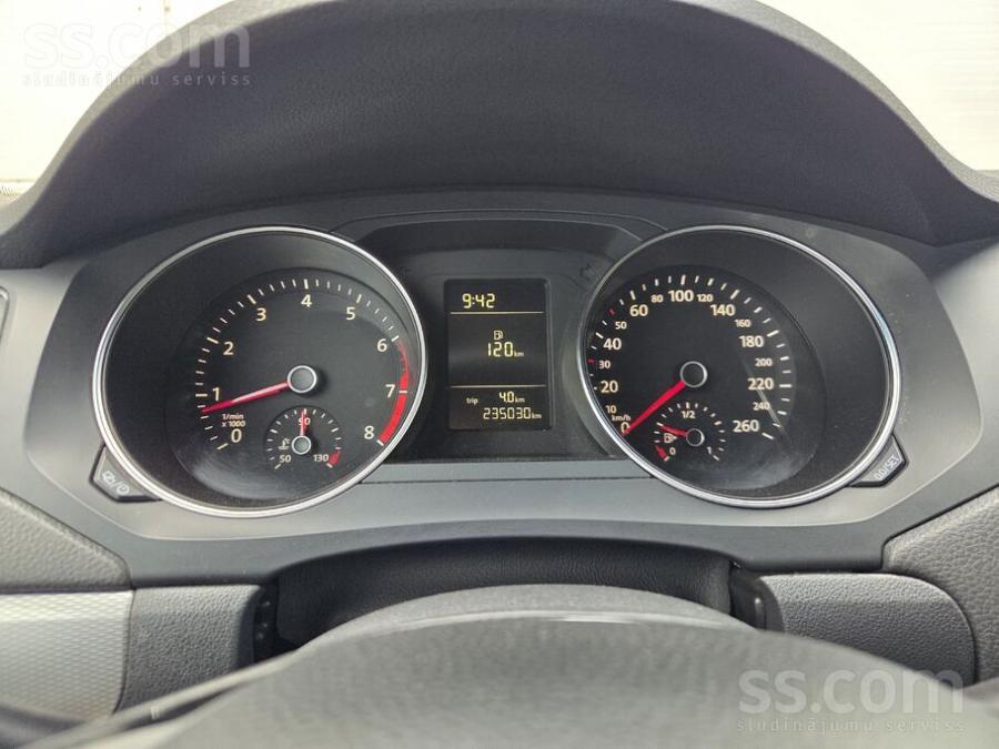 Brown Volkswagen Jetta 2015 in Riga, with an engine capacity of 1.40 L and mileage of 235 thousand km for 4850 €, photo 30 on AUTOMOTO.COM.LV