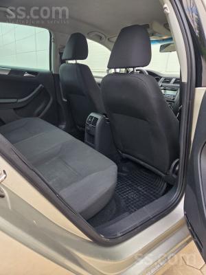 Brown Volkswagen Jetta 2015 in Riga, with an engine capacity of 1.40 L and mileage of 235 thousand km for 4850 €, photo 31 on AUTOMOTO.COM.LV
