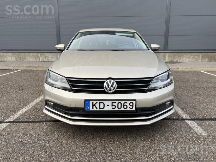 Brown Volkswagen Jetta 2015 in Riga, with an engine capacity of 2.00 L and mileage of 185 thousand km for 5100 €, photo 3 on AUTOMOTO.COM.LV