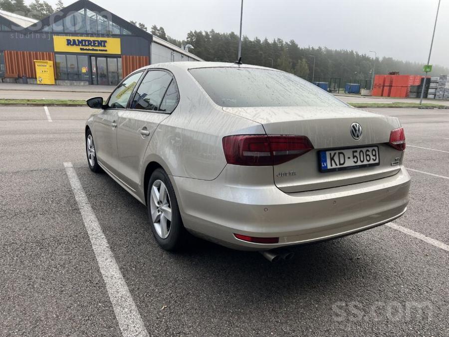 Brown Volkswagen Jetta 2015 in Riga, with an engine capacity of 2.00 L and mileage of 185 thousand km for 5100 €, photo 6 on AUTOMOTO.COM.LV