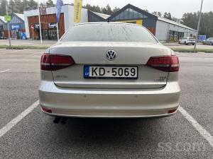 Brown Volkswagen Jetta 2015 in Riga, with an engine capacity of 2.00 L and mileage of 185 thousand km for 5100 €, photo 7 on AUTOMOTO.COM.LV