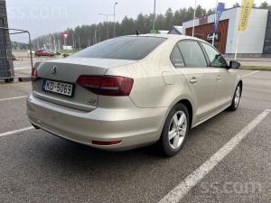 Brown Volkswagen Jetta 2015 in Riga, with an engine capacity of 2.00 L and mileage of 185 thousand km for 5100 €, photo 8 on AUTOMOTO.COM.LV