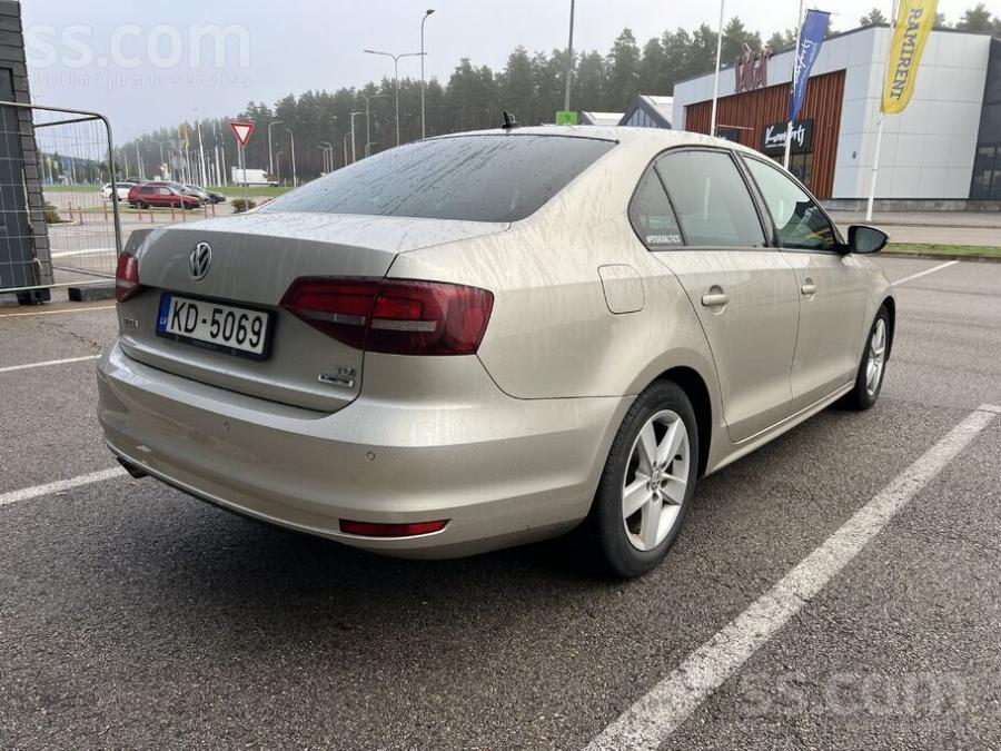 Brown Volkswagen Jetta 2015 in Riga, with an engine capacity of 2.00 L and mileage of 185 thousand km for 5100 €, photo 8 on AUTOMOTO.COM.LV