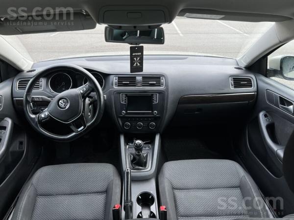 Brūns Volkswagen Jetta 2015 Rīga, ar dzinēja tilpumu 2.00 L un nobraukumu 185 tūkst. km par 5100 €, foto 10 vietnē AUTOMOTO.COM.LV