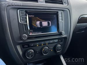 Brown Volkswagen Jetta 2015 in Riga, with an engine capacity of 2.00 L and mileage of 185 thousand km for 5100 €, photo 11 on AUTOMOTO.COM.LV