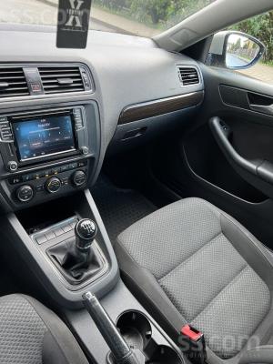 Brown Volkswagen Jetta 2015 in Riga, with an engine capacity of 2.00 L and mileage of 185 thousand km for 5100 €, photo 13 on AUTOMOTO.COM.LV