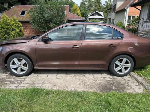 Brūns Volkswagen Jetta 2016 Kauņa, ar dzinēja tilpumu 1.97 L un nobraukumu 248 tūkst. km par 4200 €, foto 2 vietnē AUTOMOTO.COM.LV