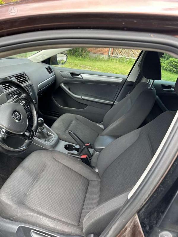Brūns Volkswagen Jetta 2016 Kauņa, ar dzinēja tilpumu 1.97 L un nobraukumu 248 tūkst. km par 4200 €, foto 9 vietnē AUTOMOTO.COM.LV