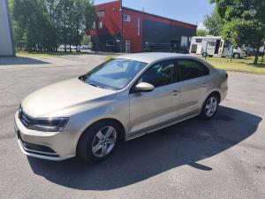 Brown Volkswagen Jetta 2016 in Kaunas, with an engine capacity of 1.97 L and mileage of 337 thousand km for 3600 €, photo 3 on AUTOMOTO.COM.LV