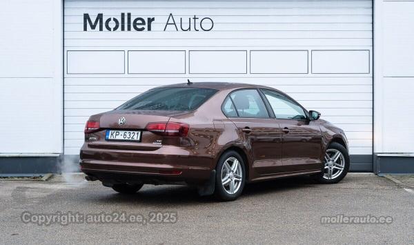 Brown Volkswagen Jetta 2017 in Riga, with an engine capacity of 1.40 L and mileage of 93 thousand km for 9550 €, photo 4 on AUTOMOTO.COM.LV