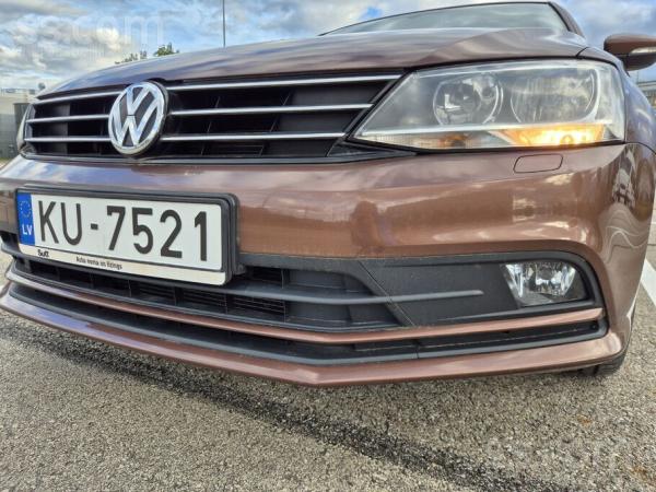 Volkswagen Jetta 2017 in Riga on AUTOMOTO.COM.LV Brown Volkswagen Jetta 2017 in Riga, with an engine capacity of 2.00 L and mileage of 122 thousand km for 6800 €, photo 3 on AUTOMOTO.COM.LV