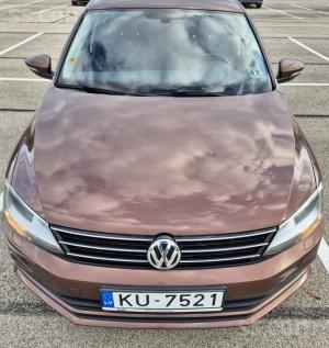 Brown Volkswagen Jetta 2017 in Riga, with an engine capacity of 2.00 L and mileage of 122 thousand km for 6800 €, photo 4 on AUTOMOTO.COM.LV