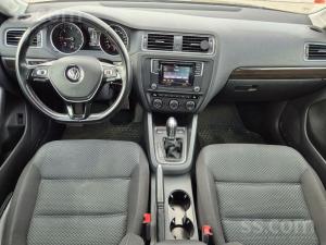 Brown Volkswagen Jetta 2017 in Riga, with an engine capacity of 2.00 L and mileage of 122 thousand km for 6800 €, photo 8 on AUTOMOTO.COM.LV