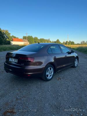 Brown Volkswagen Jetta 2017 in Tallinn, with an engine capacity of 1.40 L and mileage of 179 thousand km for 9500 €, photo 5 on AUTOMOTO.COM.LV