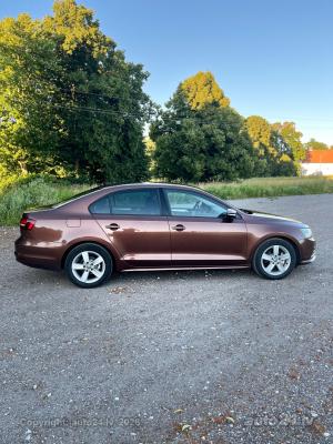 Brown Volkswagen Jetta 2017 in Tallinn, with an engine capacity of 1.40 L and mileage of 179 thousand km for 9500 €, photo 7 on AUTOMOTO.COM.LV
