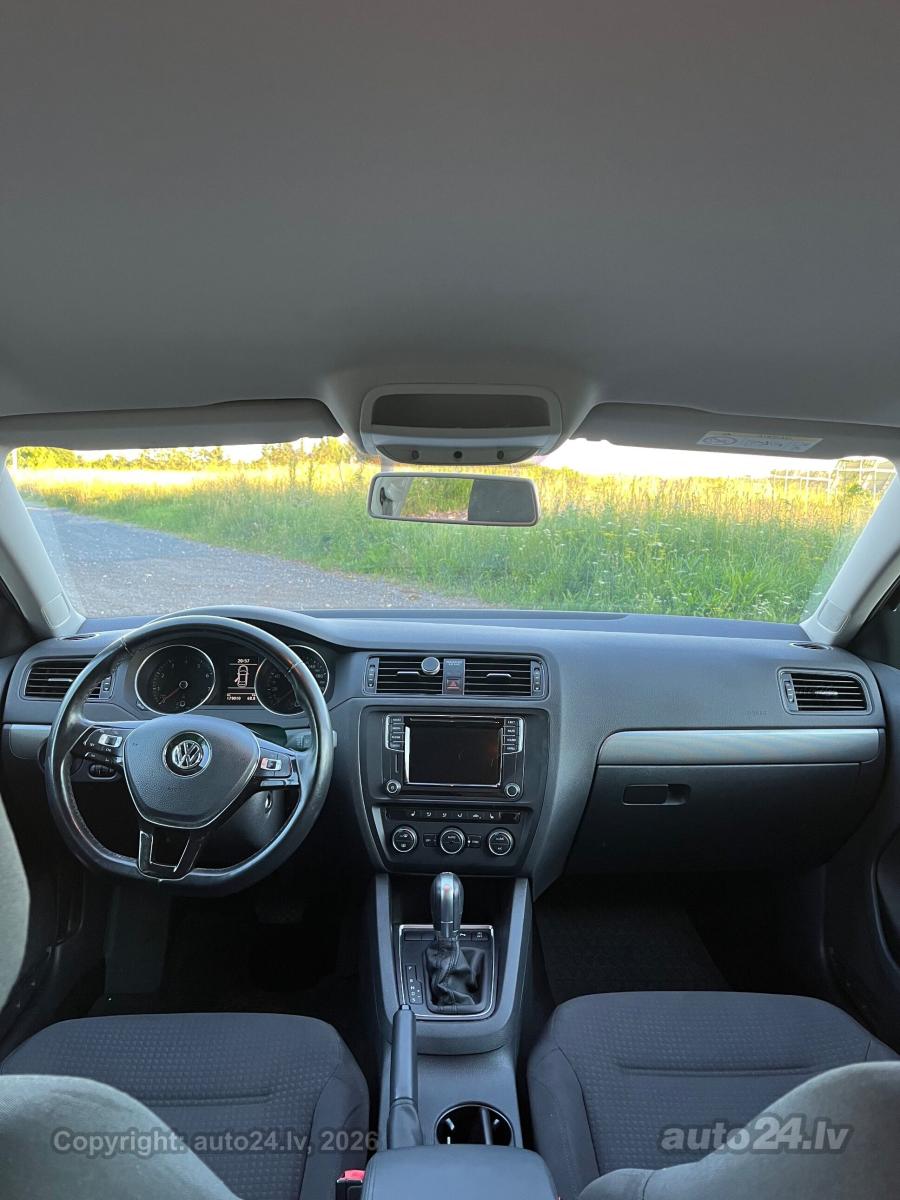 Brown Volkswagen Jetta 2017 in Tallinn, with an engine capacity of 1.40 L and mileage of 179 thousand km for 9500 €, photo 10 on AUTOMOTO.COM.LV