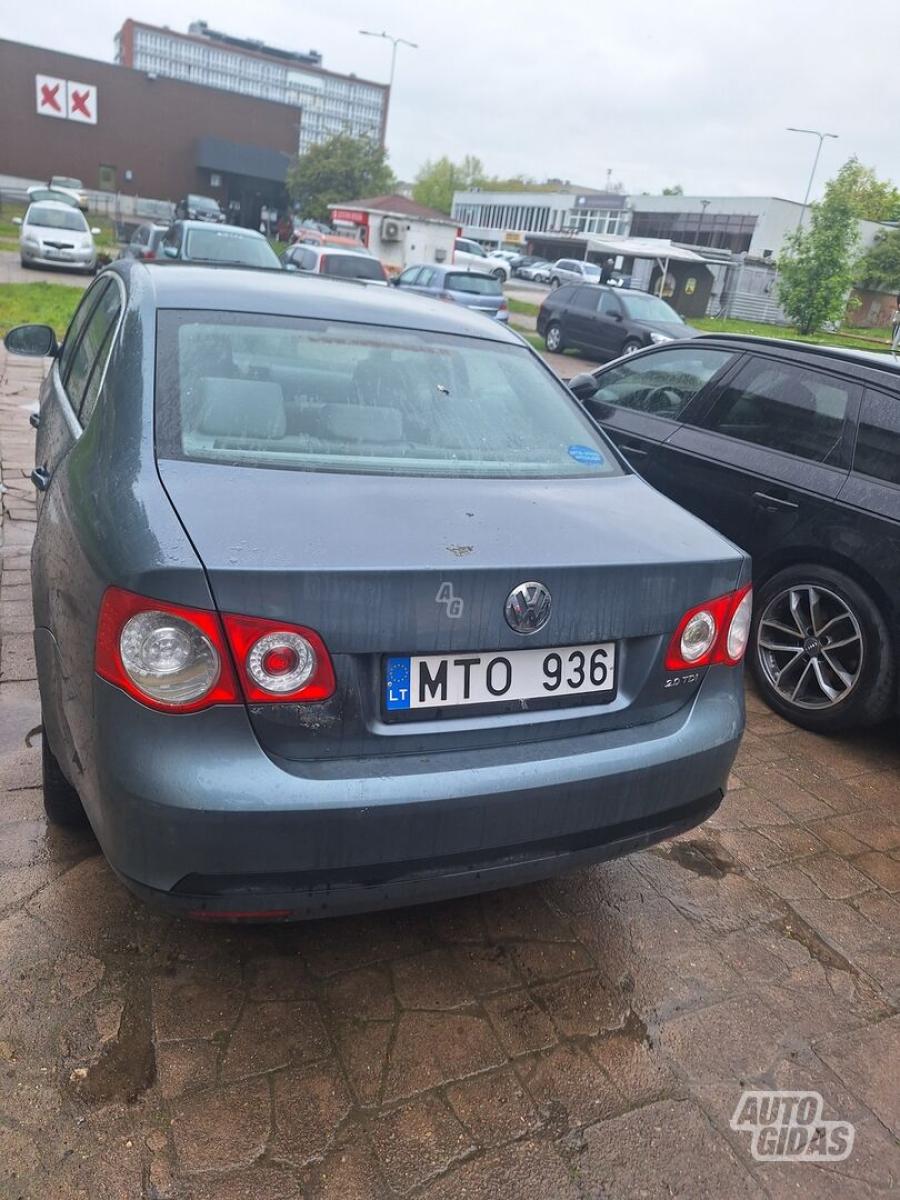 Zaļš Volkswagen Jetta 2006 Klaipėda, ar dzinēja tilpumu 2.00 L un nobraukumu 380 tūkst. km par 1550 €, foto 1 vietnē AUTOMOTO.COM.LV
