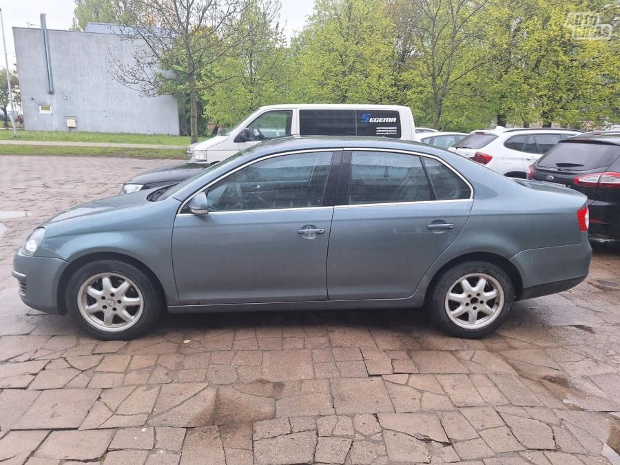 Zaļš Volkswagen Jetta 2006 Klaipėda, ar dzinēja tilpumu 2.00 L un nobraukumu 380 tūkst. km par 1550 €, foto 2 vietnē AUTOMOTO.COM.LV
