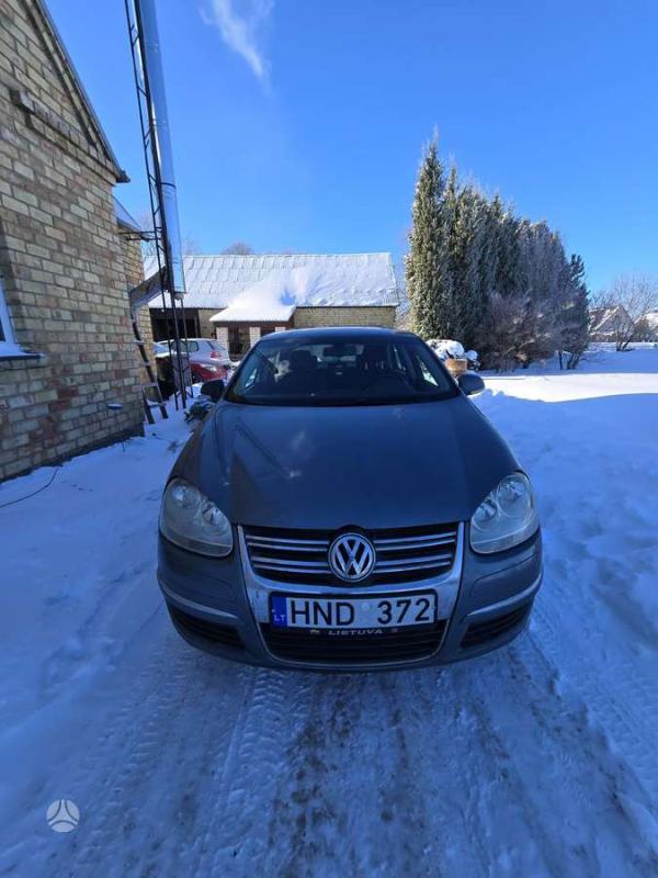Green Volkswagen Jetta 2007 in Radviliskis, with an engine capacity of 1.90 L and mileage of 432 thousand km for 1600 €, photo 2 on AUTOMOTO.COM.LV