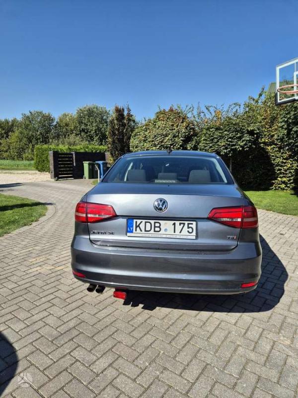 Zaļš Volkswagen Jetta 2015 Kauņa, ar dzinēja tilpumu 1.80 L un nobraukumu 169 tūkst. km par 5800 €, foto 4 vietnē AUTOMOTO.COM.LV
