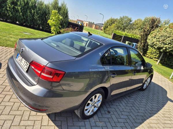 Zaļš Volkswagen Jetta 2015 Kauņa, ar dzinēja tilpumu 1.80 L un nobraukumu 169 tūkst. km par 5800 €, foto 5 vietnē AUTOMOTO.COM.LV