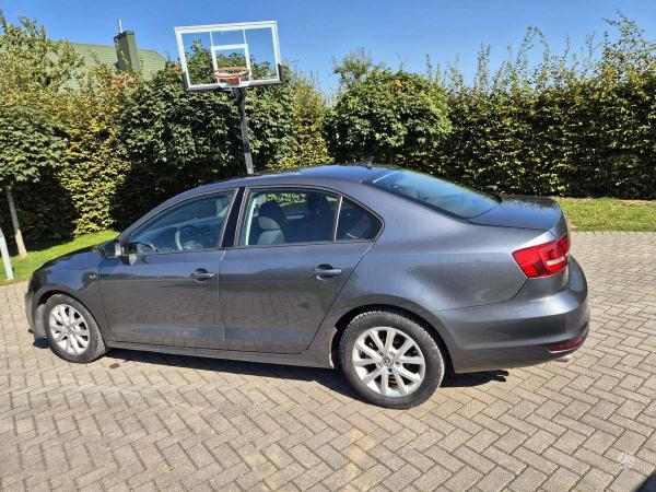 Zaļš Volkswagen Jetta 2015 Kauņa, ar dzinēja tilpumu 1.80 L un nobraukumu 169 tūkst. km par 5800 €, foto 8 vietnē AUTOMOTO.COM.LV