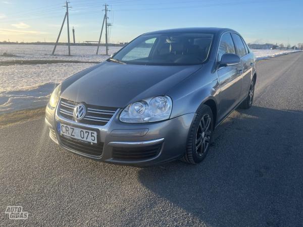 Grey Volkswagen Jetta 2007 in Siauliai, with an engine capacity of 1.90 L and mileage of 270 thousand km for 1800 €, photo 1 on AUTOMOTO.COM.LV