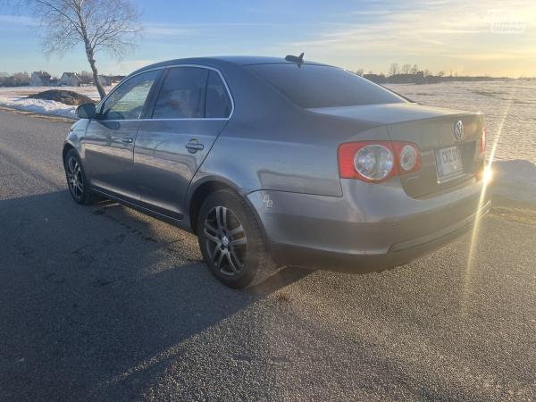 Grey Volkswagen Jetta 2007 in Siauliai, with an engine capacity of 1.90 L and mileage of 270 thousand km for 1800 €, photo 5 on AUTOMOTO.COM.LV