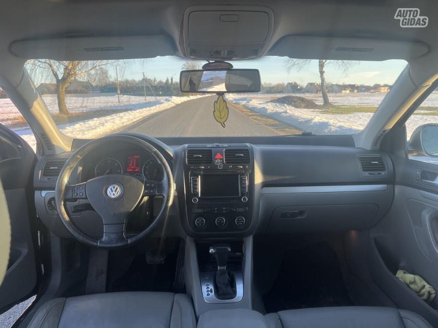 Pelēks Volkswagen Jetta 2007 Šauļi, ar dzinēja tilpumu 1.90 L un nobraukumu 270 tūkst. km par 1800 €, foto 3 vietnē AUTOMOTO.COM.LV