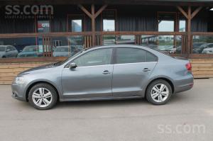 Pelēks Volkswagen Jetta 2013 Rīga, ar dzinēja tilpumu 1.40 L un nobraukumu 0 tūkst. km par 6750 €, foto 4 vietnē AUTOMOTO.COM.LV