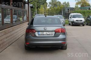 Pelēks Volkswagen Jetta 2013 Rīga, ar dzinēja tilpumu 1.40 L un nobraukumu 0 tūkst. km par 6750 €, foto 5 vietnē AUTOMOTO.COM.LV