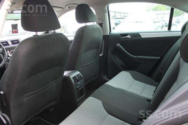 Grey Volkswagen Jetta 2013 in Riga, with an engine capacity of 1.40 L and mileage of 0 thousand km for 6750 €, photo 10 on AUTOMOTO.COM.LV