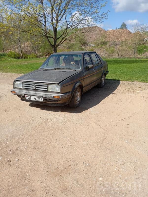 Grey Volkswagen Jetta 1984 in Madona, with an engine capacity of 1.80 L and mileage of 218 thousand km for 1000 €, photo 2 on AUTOMOTO.COM.LV
