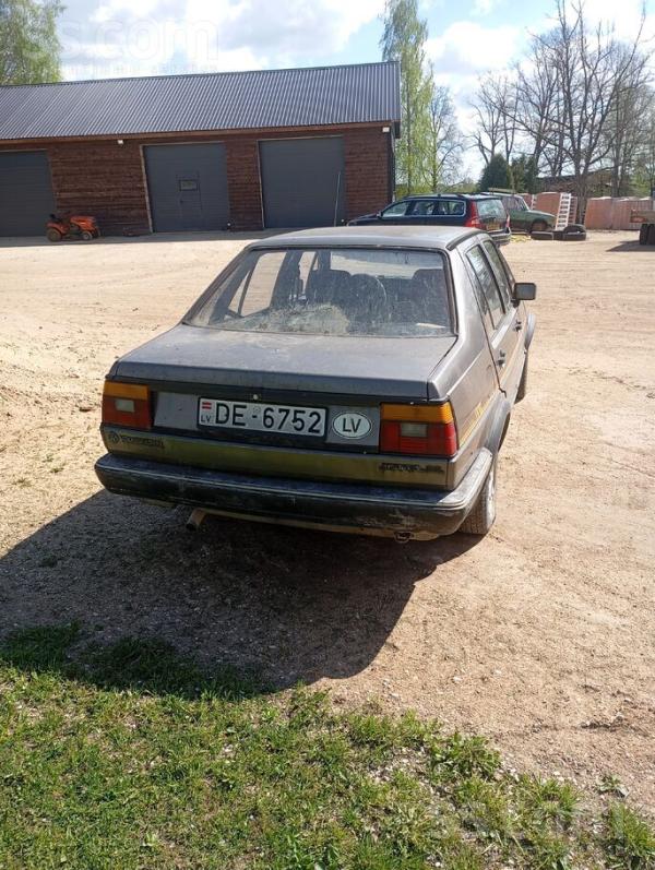 Grey Volkswagen Jetta 1984 in Madona, with an engine capacity of 1.80 L and mileage of 218 thousand km for 1000 €, photo 3 on AUTOMOTO.COM.LV