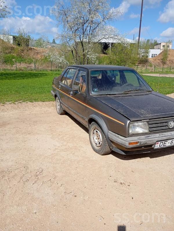 Grey Volkswagen Jetta 1984 in Madona, with an engine capacity of 1.80 L and mileage of 218 thousand km for 1000 €, photo 4 on AUTOMOTO.COM.LV